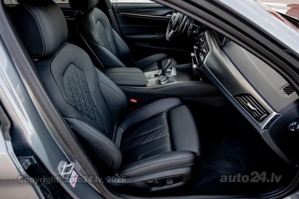 Grey BMW 5 Series 2022 in Tallinn, with an engine capacity of 2.00 L and mileage of 105 thousand km for 34990 €, photo 8 on AUTOMOTO.COM.LV