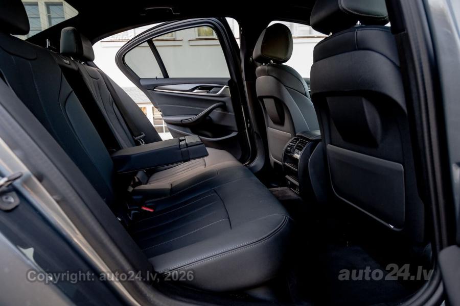 Grey BMW 5 Series 2022 in Tallinn, with an engine capacity of 2.00 L and mileage of 105 thousand km for 34990 €, photo 10 on AUTOMOTO.COM.LV