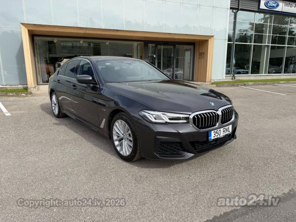 Pelēks BMW 5 Series 2022 Pērnava, ar dzinēja tilpumu 2.00 L un nobraukumu 45 tūkst. km par 34900 €, foto 2 vietnē AUTOMOTO.COM.LV