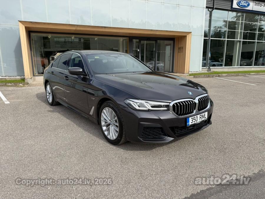 Pelēks BMW 5 Series 2022 Pērnava, ar dzinēja tilpumu 2.00 L un nobraukumu 45 tūkst. km par 34900 €, foto 3 vietnē AUTOMOTO.COM.LV