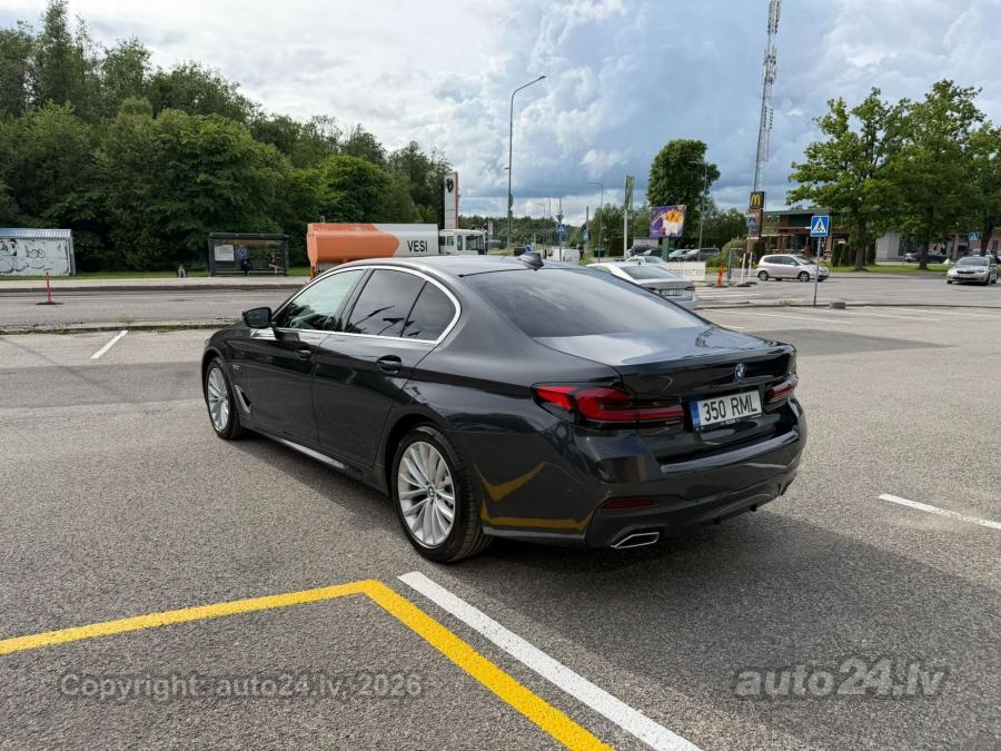 Pelēks BMW 5 Series 2022 Pērnava, ar dzinēja tilpumu 2.00 L un nobraukumu 45 tūkst. km par 34900 €, foto 5 vietnē AUTOMOTO.COM.LV