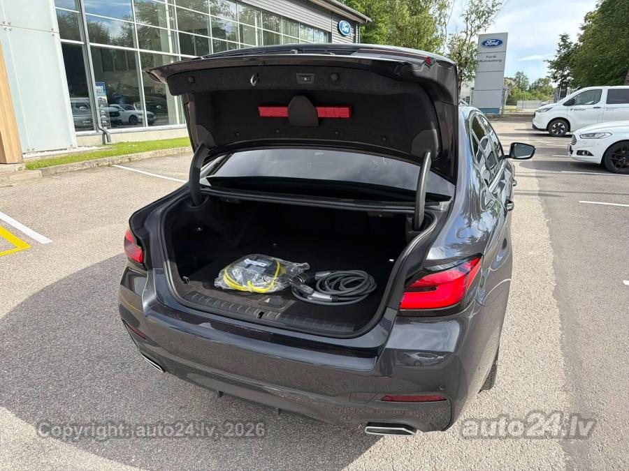 Pelēks BMW 5 Series 2022 Pērnava, ar dzinēja tilpumu 2.00 L un nobraukumu 45 tūkst. km par 34900 €, foto 12 vietnē AUTOMOTO.COM.LV