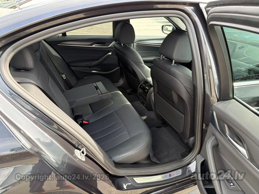 Pelēks BMW 5 Series 2022 Pērnava, ar dzinēja tilpumu 2.00 L un nobraukumu 45 tūkst. km par 34900 €, foto 13 vietnē AUTOMOTO.COM.LV