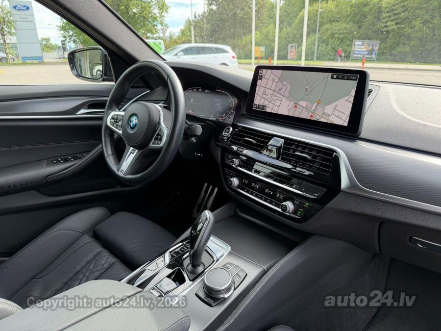 Pelēks BMW 5 Series 2022 Pērnava, ar dzinēja tilpumu 2.00 L un nobraukumu 45 tūkst. km par 34900 €, foto 16 vietnē AUTOMOTO.COM.LV