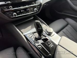 Pelēks BMW 5 Series 2022 Pērnava, ar dzinēja tilpumu 2.00 L un nobraukumu 45 tūkst. km par 34900 €, foto 17 vietnē AUTOMOTO.COM.LV