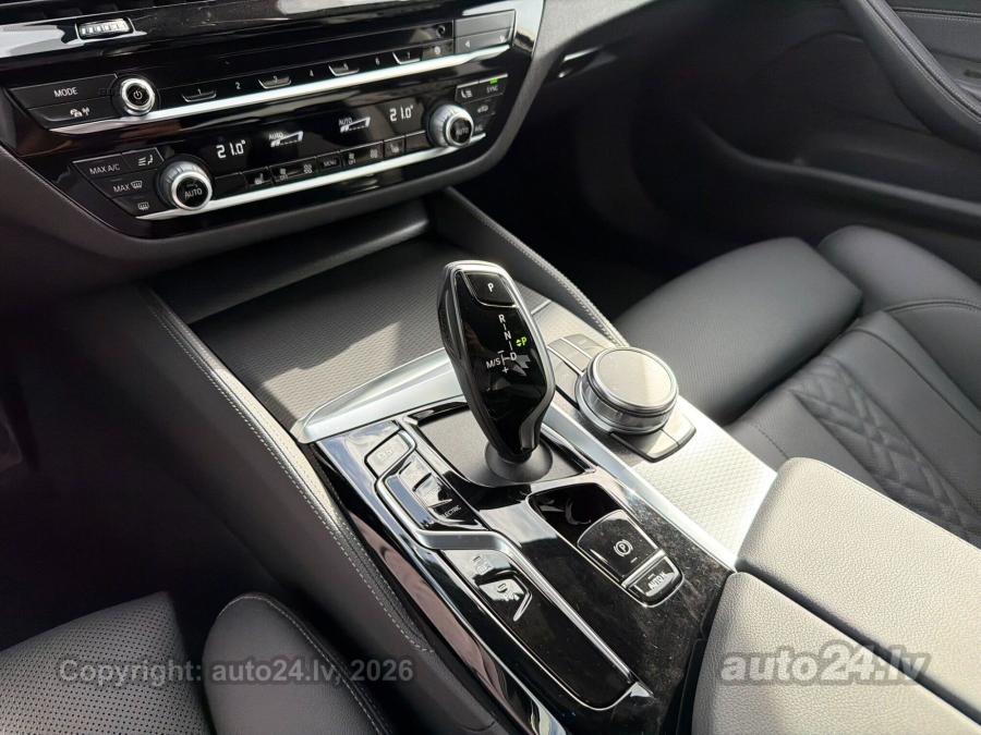 Pelēks BMW 5 Series 2022 Pērnava, ar dzinēja tilpumu 2.00 L un nobraukumu 45 tūkst. km par 34900 €, foto 17 vietnē AUTOMOTO.COM.LV