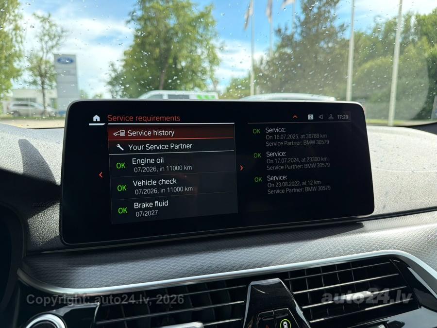 Pelēks BMW 5 Series 2022 Pērnava, ar dzinēja tilpumu 2.00 L un nobraukumu 45 tūkst. km par 34900 €, foto 28 vietnē AUTOMOTO.COM.LV