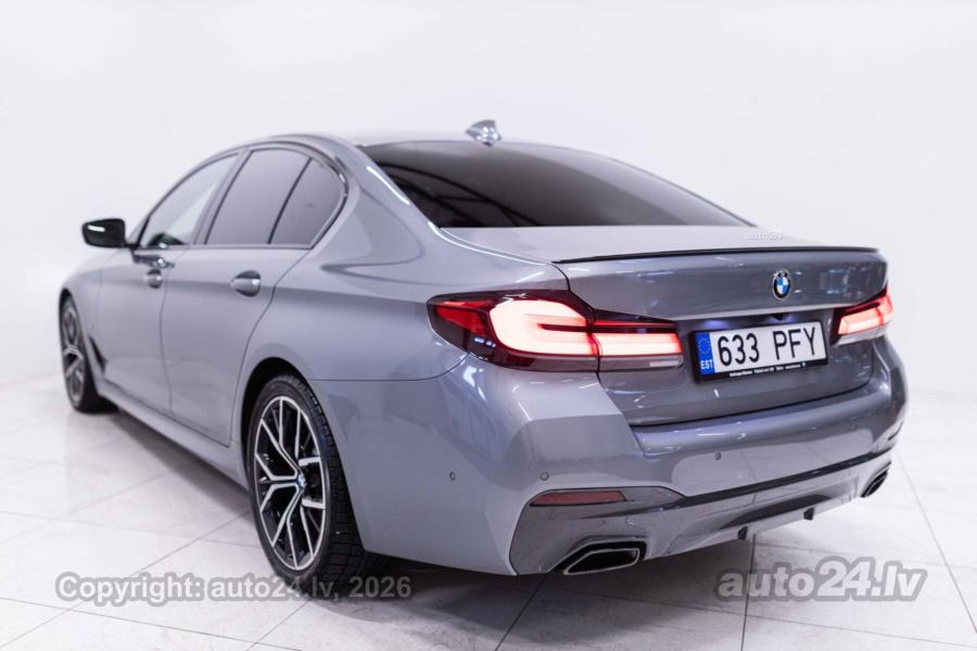 Pelēks BMW 5 Series 2023 Tallina, ar dzinēja tilpumu 3.00 L un nobraukumu 73 tūkst. km par 42990 €, foto 4 vietnē AUTOMOTO.COM.LV