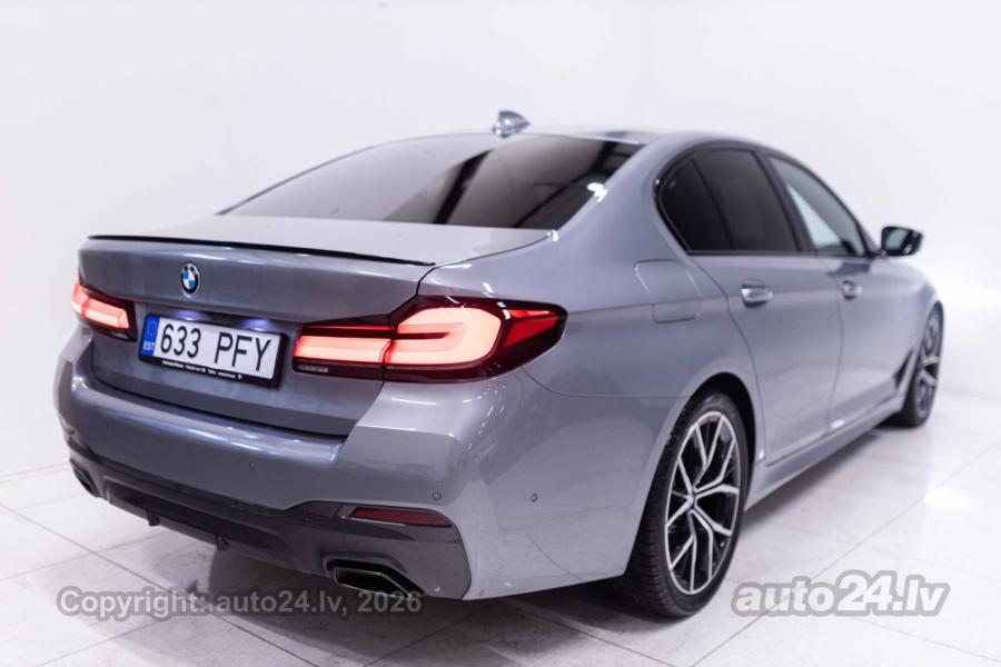 Pelēks BMW 5 Series 2023 Tallina, ar dzinēja tilpumu 3.00 L un nobraukumu 73 tūkst. km par 42990 €, foto 14 vietnē AUTOMOTO.COM.LV