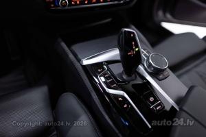Pelēks BMW 5 Series 2023 Tallina, ar dzinēja tilpumu 3.00 L un nobraukumu 73 tūkst. km par 42990 €, foto 22 vietnē AUTOMOTO.COM.LV