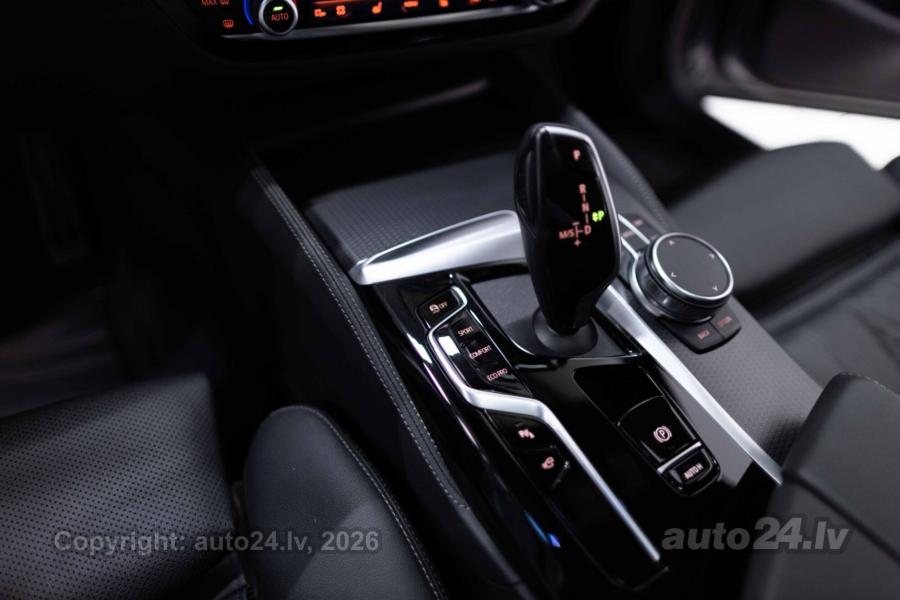 Pelēks BMW 5 Series 2023 Tallina, ar dzinēja tilpumu 3.00 L un nobraukumu 73 tūkst. km par 42990 €, foto 22 vietnē AUTOMOTO.COM.LV