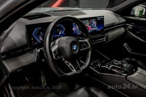 Pelēks BMW 5 Series 2024 Pērnava, ar dzinēja tilpumu 2.00 L un nobraukumu 31 tūkst. km par 57900 €, foto 24 vietnē AUTOMOTO.COM.LV