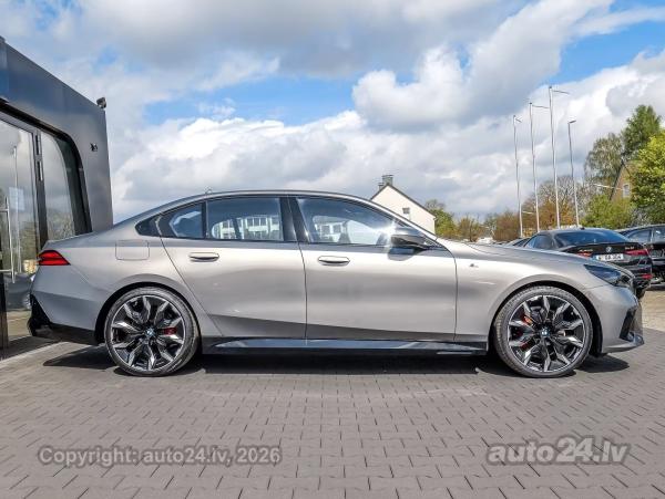 Pelēks BMW 5 Series 2024 Tallina, ar dzinēja tilpumu 2.00 L un nobraukumu 53 tūkst. km par 57500 €, foto 3 vietnē AUTOMOTO.COM.LV