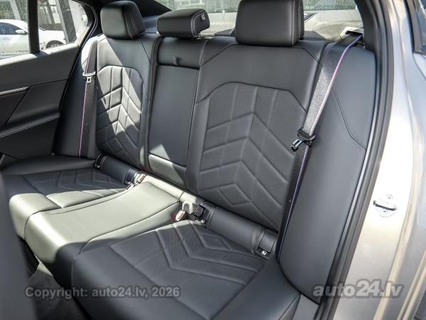 Pelēks BMW 5 Series 2024 Tallina, ar dzinēja tilpumu 2.00 L un nobraukumu 53 tūkst. km par 57500 €, foto 7 vietnē AUTOMOTO.COM.LV