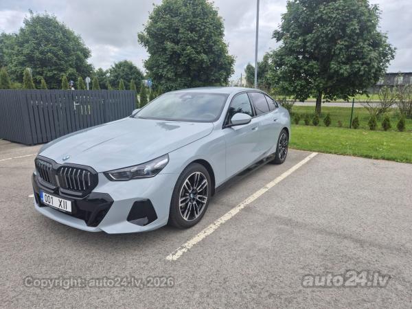 Pelēks BMW 5 Series 2025 Tallina, ar dzinēja tilpumu 2.00 L un nobraukumu 19 tūkst. km par 58000 €, foto 3 vietnē AUTOMOTO.COM.LV