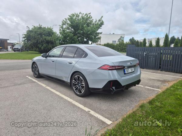 Pelēks BMW 5 Series 2025 Tallina, ar dzinēja tilpumu 2.00 L un nobraukumu 19 tūkst. km par 58000 €, foto 4 vietnē AUTOMOTO.COM.LV