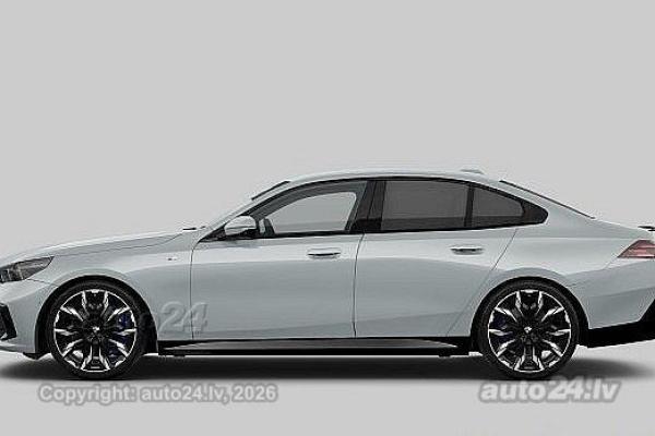 Pelēks BMW 5 Series 2025 Tallina, ar dzinēja tilpumu 3.00 L un nobraukumu 45 tūkst. km par 70995 €, foto 3 vietnē AUTOMOTO.COM.LV