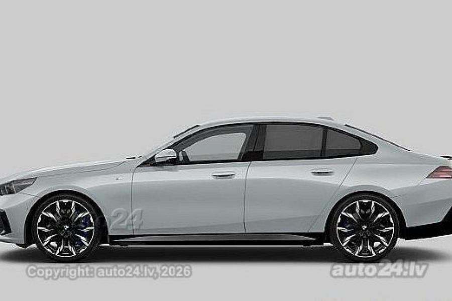 Pelēks BMW 5 Series 2025 Tallina, ar dzinēja tilpumu 3.00 L un nobraukumu 45 tūkst. km par 70995 €, foto 4 vietnē AUTOMOTO.COM.LV