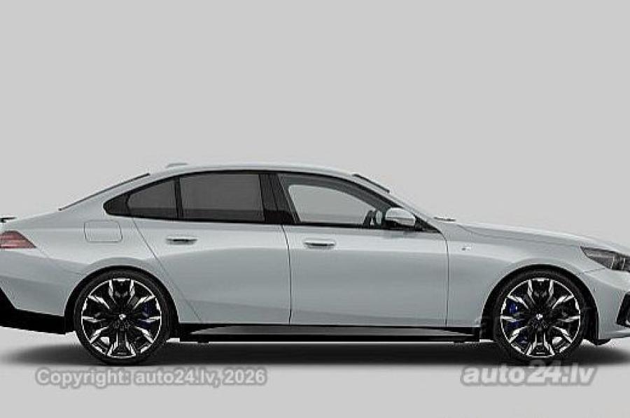 Pelēks BMW 5 Series 2025 Tallina, ar dzinēja tilpumu 3.00 L un nobraukumu 45 tūkst. km par 70995 €, foto 5 vietnē AUTOMOTO.COM.LV