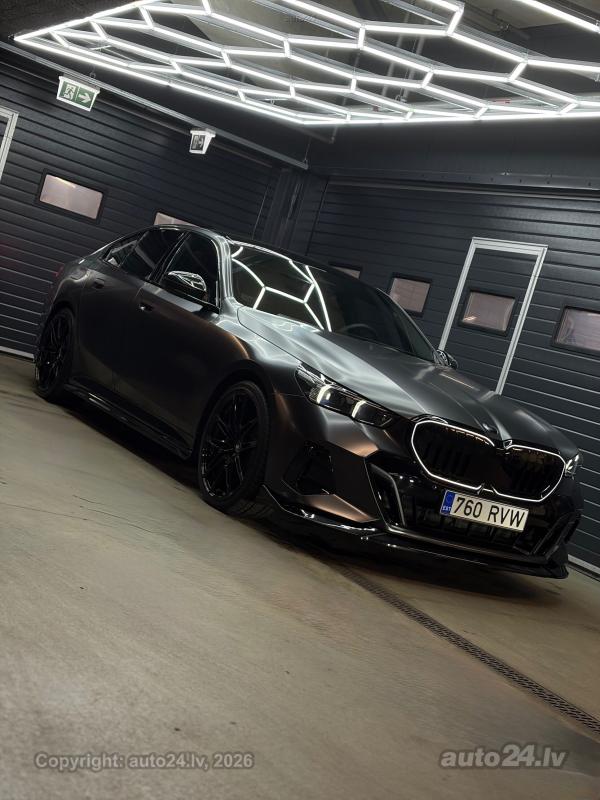 Pelēks BMW 5 Series 2025 Tallina, ar dzinēja tilpumu 2.00 L un nobraukumu 14 tūkst. km par 68000 €, foto 1 vietnē AUTOMOTO.COM.LV