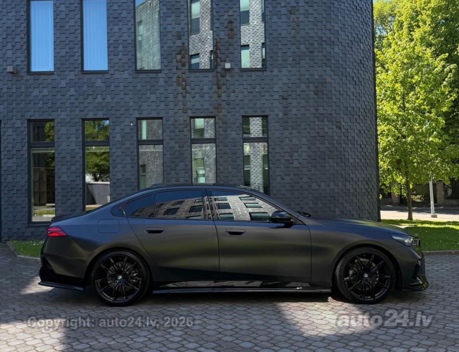 Grey BMW 5 Series 2025 in Tallinn, with an engine capacity of 2.00 L and mileage of 14 thousand km for 68000 €, photo 26 on AUTOMOTO.COM.LV