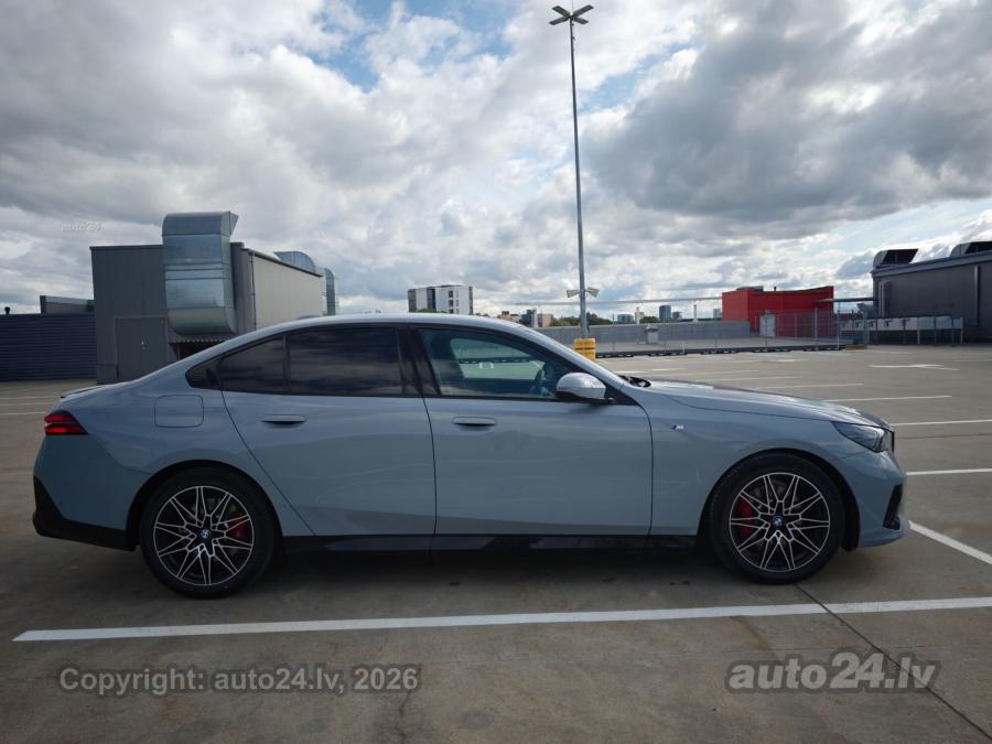 Grey BMW 5 Series 2026 in Tallinn, with an engine capacity of 2.00 L and mileage of 6 thousand km for 61800 €, photo 5 on AUTOMOTO.COM.LV