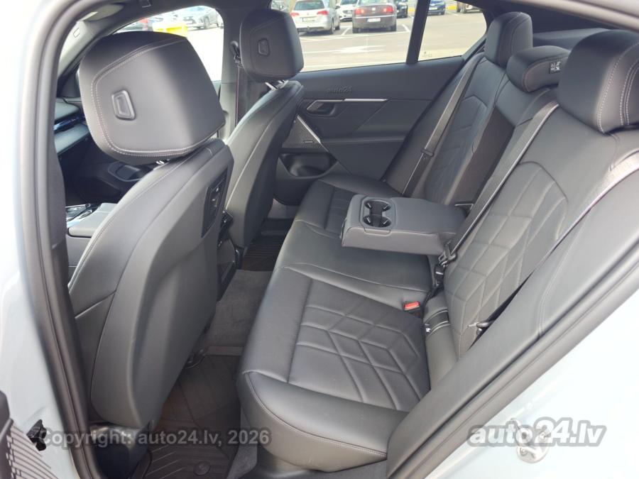 Grey BMW 5 Series 2026 in Tallinn, with an engine capacity of 2.00 L and mileage of 6 thousand km for 61800 €, photo 11 on AUTOMOTO.COM.LV