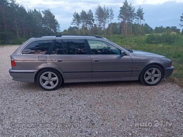 Pelēks BMW 5 Series 2000 Tallina, ar dzinēja tilpumu 3.00 L un nobraukumu 390 tūkst. km par 2500 €, foto 5 vietnē AUTOMOTO.COM.LV