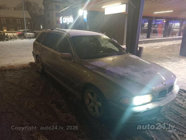 Pelēks BMW 5 Series 2000 Tallina, ar dzinēja tilpumu 3.00 L un nobraukumu 390 tūkst. km par 2500 €, foto 11 vietnē AUTOMOTO.COM.LV