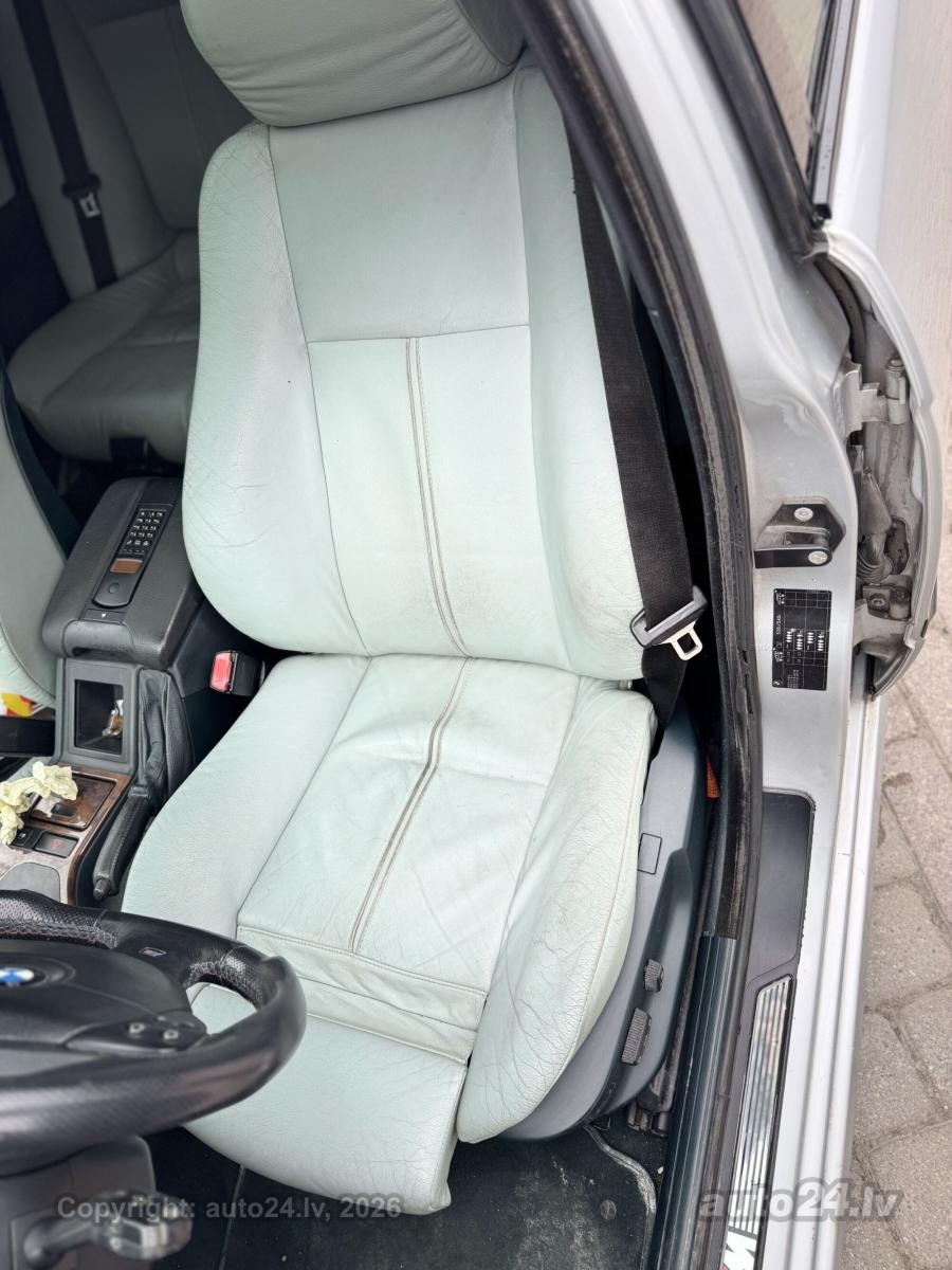 Grey BMW 5 Series 2000 in Tallinn, with an engine capacity of 4.40 L and mileage of 387 thousand km for 7000 €, photo 23 on AUTOMOTO.COM.LV
