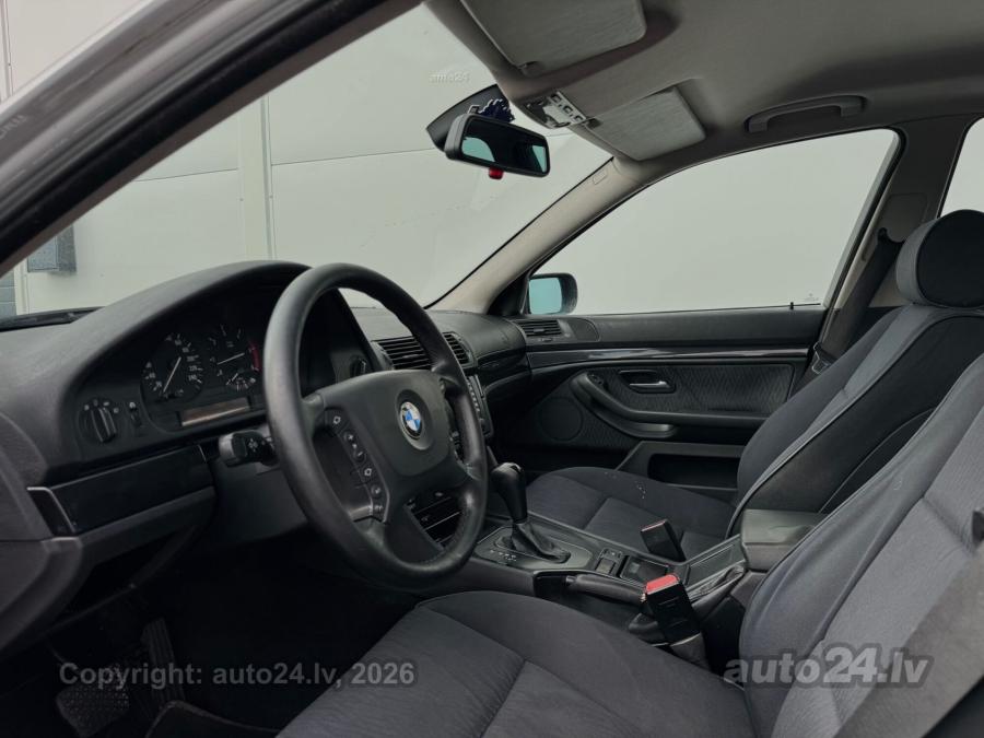 Pelēks BMW 5 Series 2002 Tallina, ar dzinēja tilpumu 2.50 L un nobraukumu 0 tūkst. km par 2199 €, foto 8 vietnē AUTOMOTO.COM.LV
