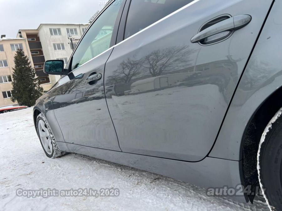 Pelēks BMW 5 Series 2004 Narva, ar dzinēja tilpumu 2.50 L un nobraukumu 444 tūkst. km par 1999 €, foto 15 vietnē AUTOMOTO.COM.LV