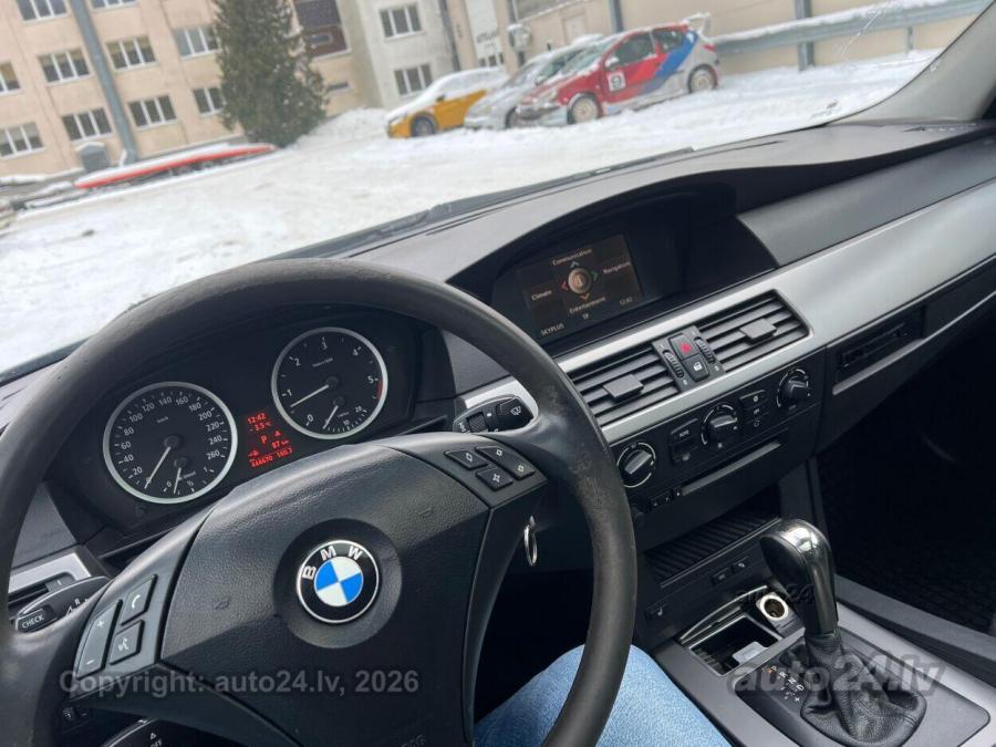 Pelēks BMW 5 Series 2004 Narva, ar dzinēja tilpumu 2.50 L un nobraukumu 444 tūkst. km par 1999 €, foto 28 vietnē AUTOMOTO.COM.LV