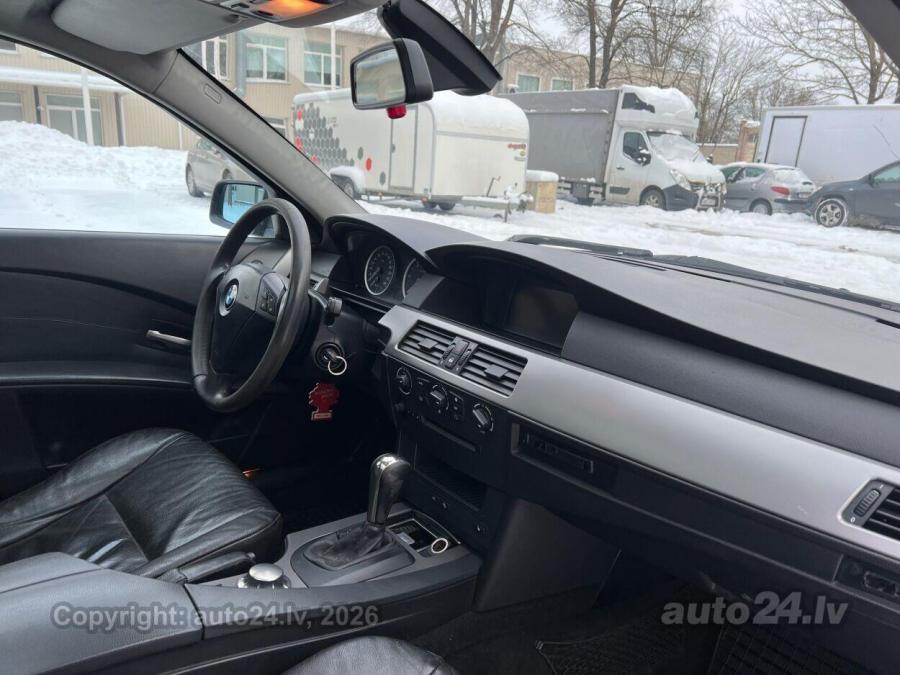 Pelēks BMW 5 Series 2004 Narva, ar dzinēja tilpumu 2.50 L un nobraukumu 444 tūkst. km par 1999 €, foto 29 vietnē AUTOMOTO.COM.LV
