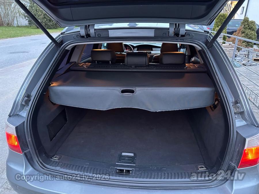 Pelēks BMW 5 Series 2004 Tartu, ar dzinēja tilpumu 2.50 L un nobraukumu 390 tūkst. km par 2999 €, foto 18 vietnē AUTOMOTO.COM.LV