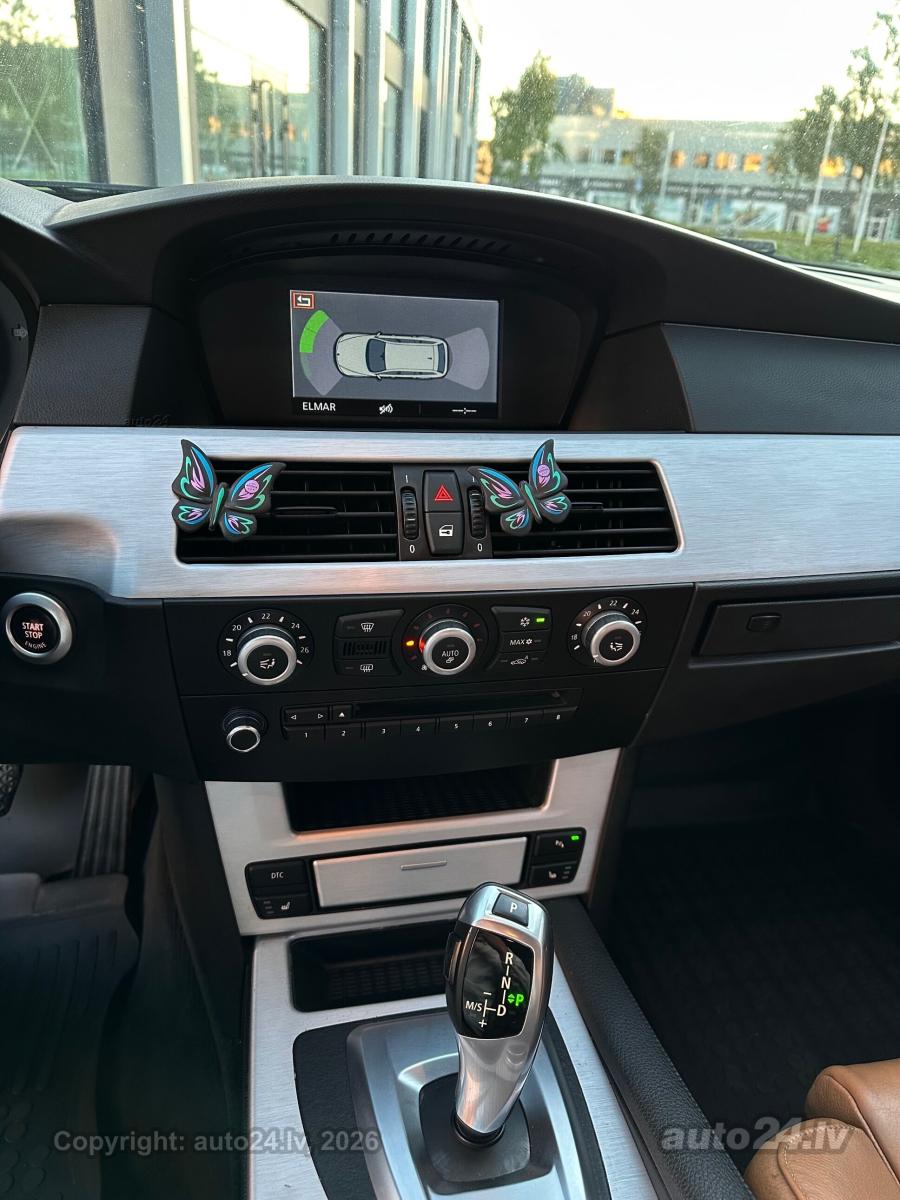 Pelēks BMW 5 Series 2007 Tallina, ar dzinēja tilpumu 3.00 L un nobraukumu 360 tūkst. km par 4750 €, foto 26 vietnē AUTOMOTO.COM.LV