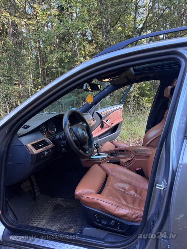 Pelēks BMW 5 Series 2007 Tallina, ar dzinēja tilpumu 3.00 L un nobraukumu 390 tūkst. km par 4499 €, foto 7 vietnē AUTOMOTO.COM.LV