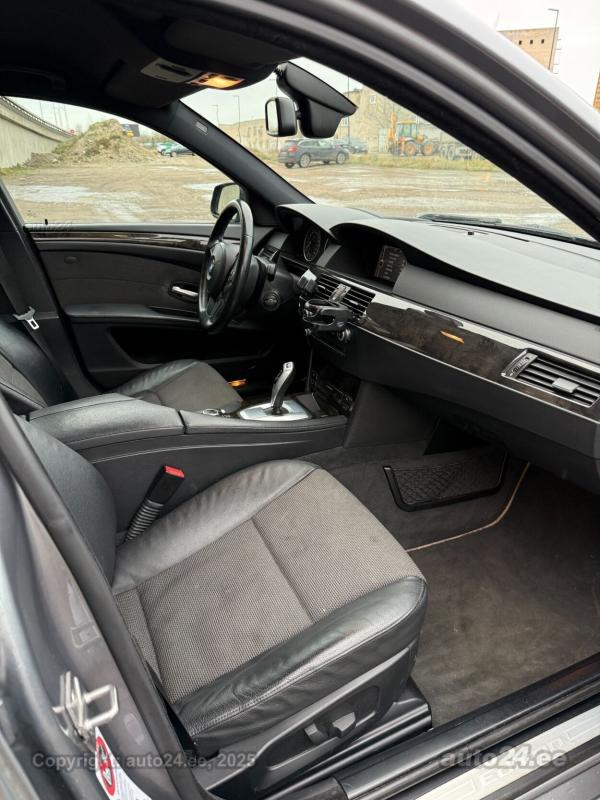 Pelēks BMW 5 Series 2010 Tallina, ar dzinēja tilpumu 2.00 L un nobraukumu 255 tūkst. km par 7490 €, foto 11 vietnē AUTOMOTO.COM.LV