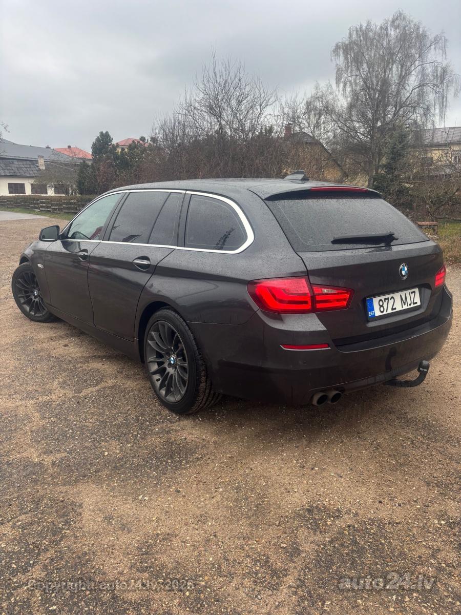 Pelēks BMW 5 Series 2010 Tallina, ar dzinēja tilpumu 3.00 L un nobraukumu 402 tūkst. km par 7000 €, foto 4 vietnē AUTOMOTO.COM.LV