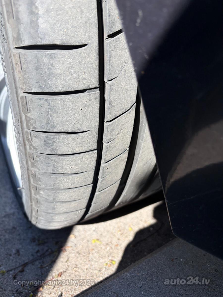 Pelēks BMW 5 Series 2011 Tallina, ar dzinēja tilpumu 3.00 L un nobraukumu 338 tūkst. km par 13500 €, foto 23 vietnē AUTOMOTO.COM.LV