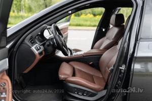 Pelēks BMW 5 Series 2011 Tallina, ar dzinēja tilpumu 3.00 L un nobraukumu 303 tūkst. km par 10999 €, foto 10 vietnē AUTOMOTO.COM.LV