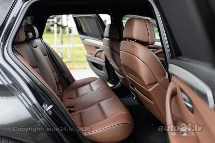 Pelēks BMW 5 Series 2011 Tallina, ar dzinēja tilpumu 3.00 L un nobraukumu 303 tūkst. km par 10999 €, foto 14 vietnē AUTOMOTO.COM.LV