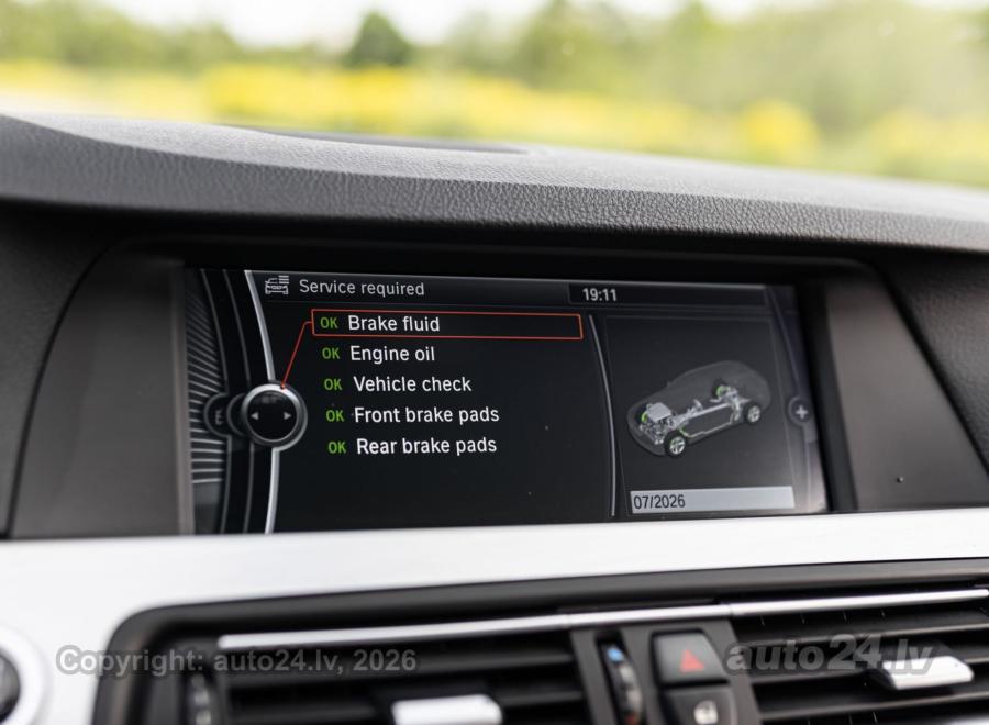 Pelēks BMW 5 Series 2011 Tallina, ar dzinēja tilpumu 3.00 L un nobraukumu 303 tūkst. km par 10999 €, foto 16 vietnē AUTOMOTO.COM.LV