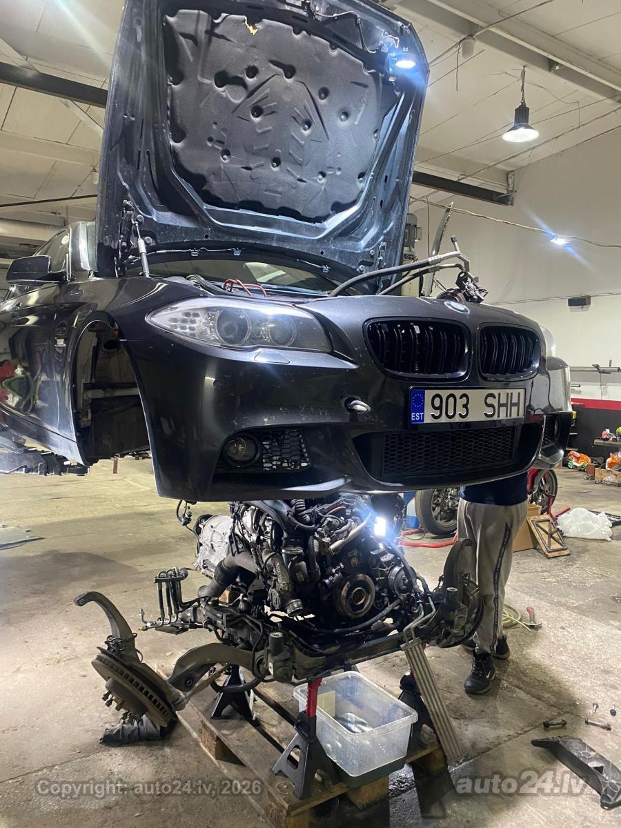 Pelēks BMW 5 Series 2011 Tallina, ar dzinēja tilpumu 3.00 L un nobraukumu 303 tūkst. km par 10999 €, foto 25 vietnē AUTOMOTO.COM.LV