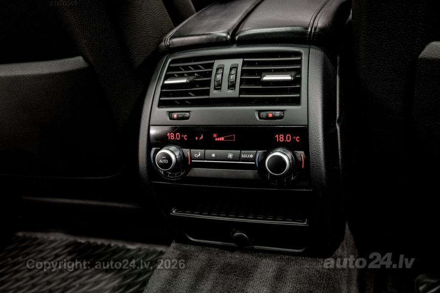Pelēks BMW 5 Series 2011 Pērnava, ar dzinēja tilpumu 3.00 L un nobraukumu 327 tūkst. km par 10900 €, foto 24 vietnē AUTOMOTO.COM.LV