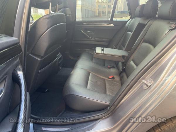 Pelēks BMW 5 Series 2012 Tallina, ar dzinēja tilpumu 3.00 L un nobraukumu 308 tūkst. km par 10990 €, foto 11 vietnē AUTOMOTO.COM.LV