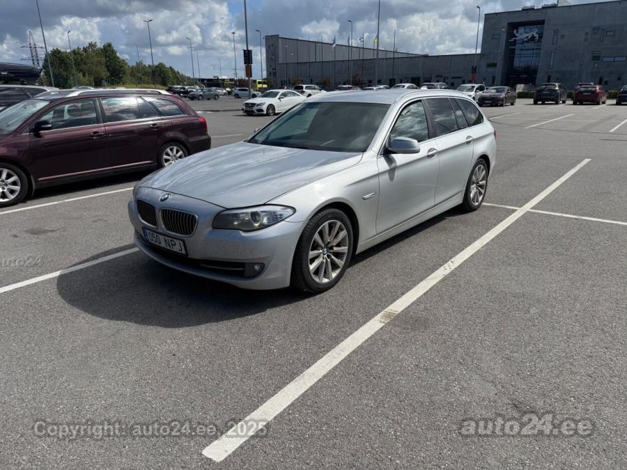 Pelēks BMW 5 Series 2012 Tallina, ar dzinēja tilpumu 3.00 L un nobraukumu 400 tūkst. km par 13000 €, foto 4 vietnē AUTOMOTO.COM.LV