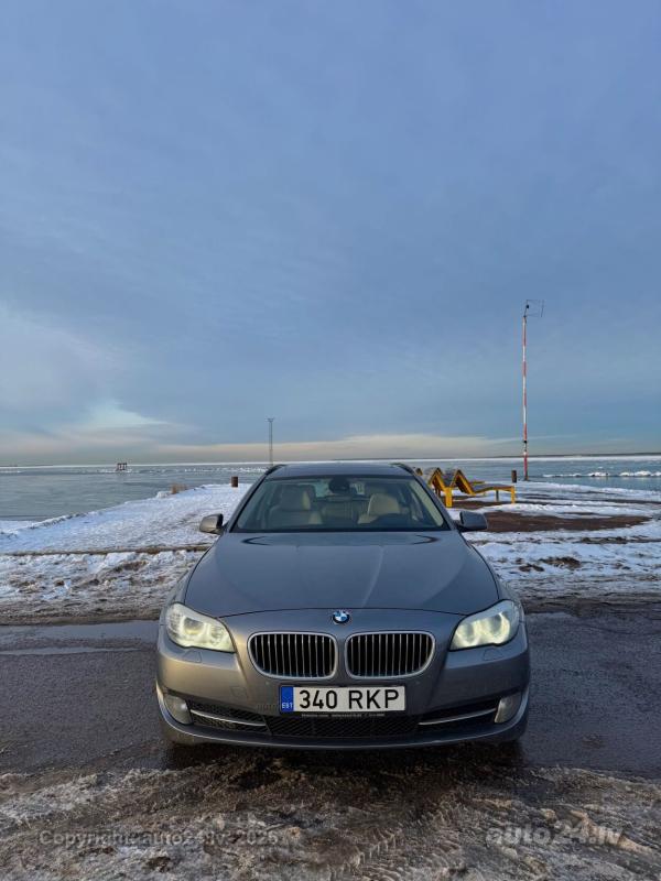 Pelēks BMW 5 Series 2012 Tallina, ar dzinēja tilpumu 3.00 L un nobraukumu 284 tūkst. km par 10500 €, foto 3 vietnē AUTOMOTO.COM.LV