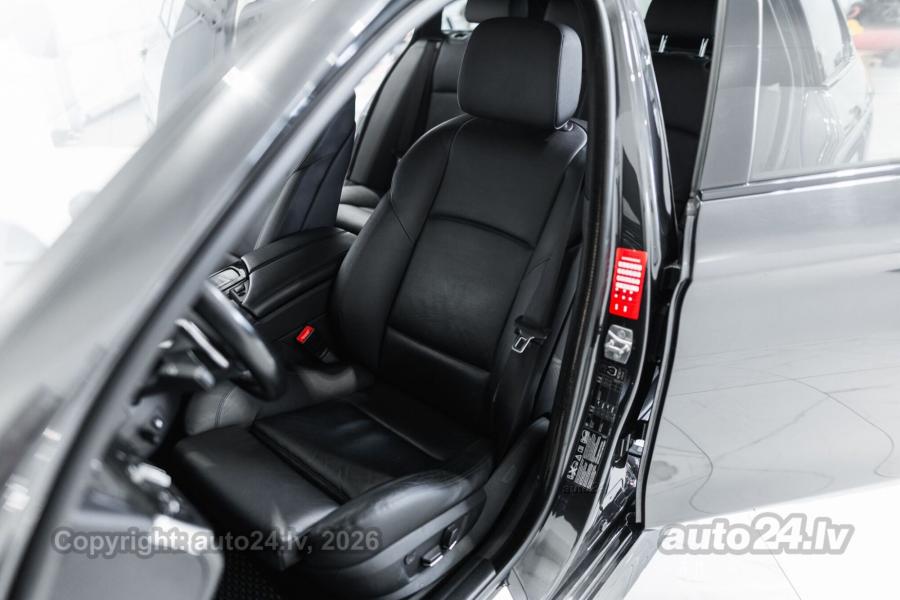 Pelēks BMW 5 Series 2012 Tallina, ar dzinēja tilpumu 3.00 L un nobraukumu 261 tūkst. km par 11990 €, foto 14 vietnē AUTOMOTO.COM.LV