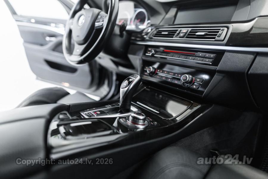 Pelēks BMW 5 Series 2012 Tallina, ar dzinēja tilpumu 3.00 L un nobraukumu 261 tūkst. km par 11990 €, foto 15 vietnē AUTOMOTO.COM.LV